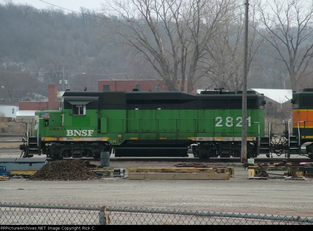BNSF 2821